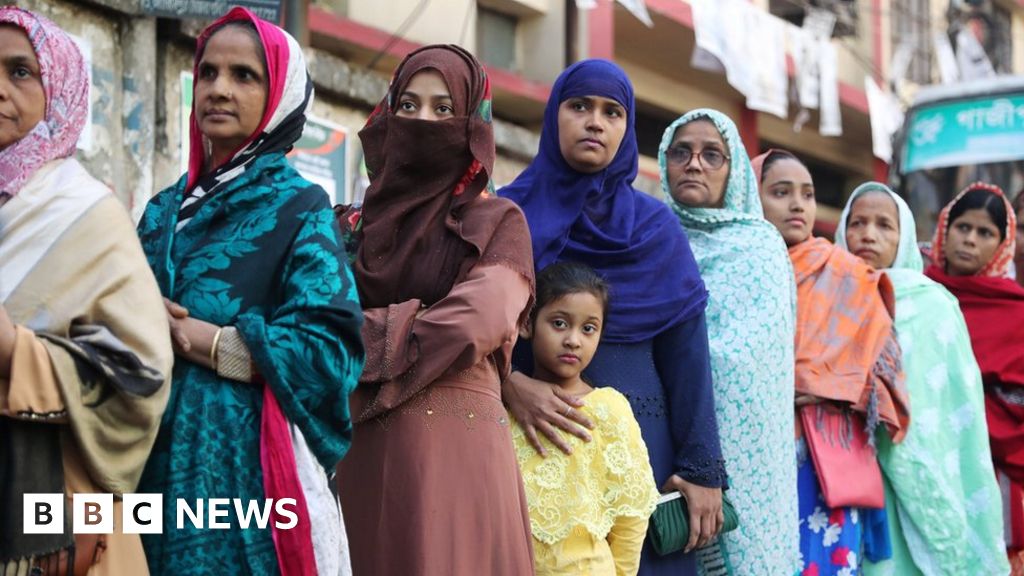 Bangladesh election: Opposition demands new vote - BBC News