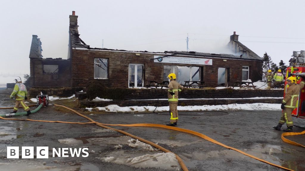 Hartside Cafe fire crew forced to follow snow plough - BBC News