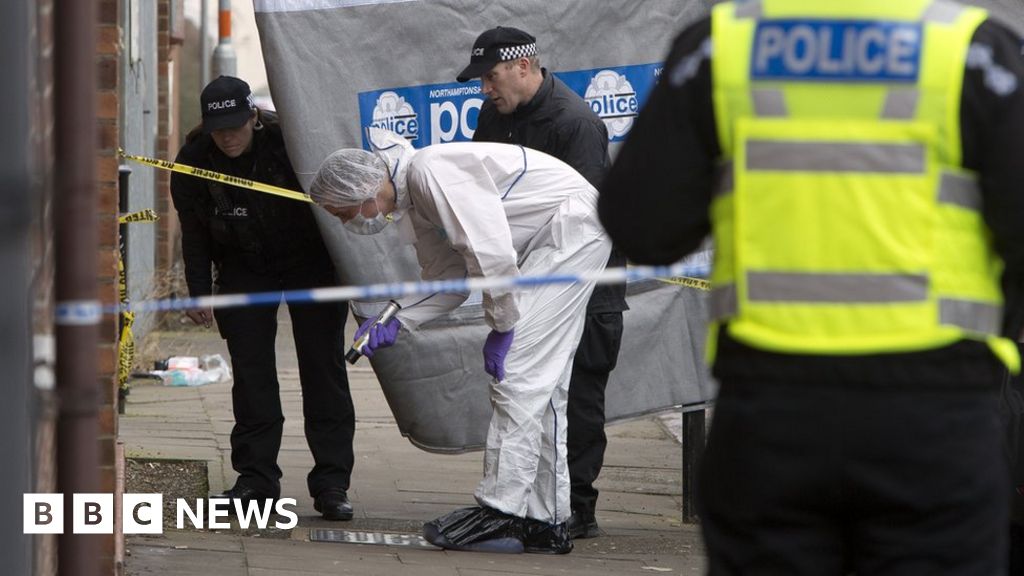 Teenager killed in Northampton street attack - BBC News