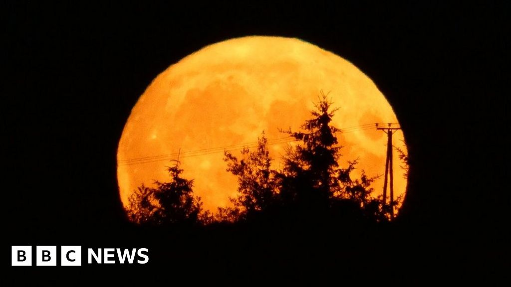 In pictures: Sturgeon moon over Scotland - BBC News