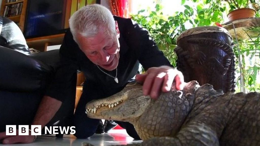 French man shares house with 400 reptiles