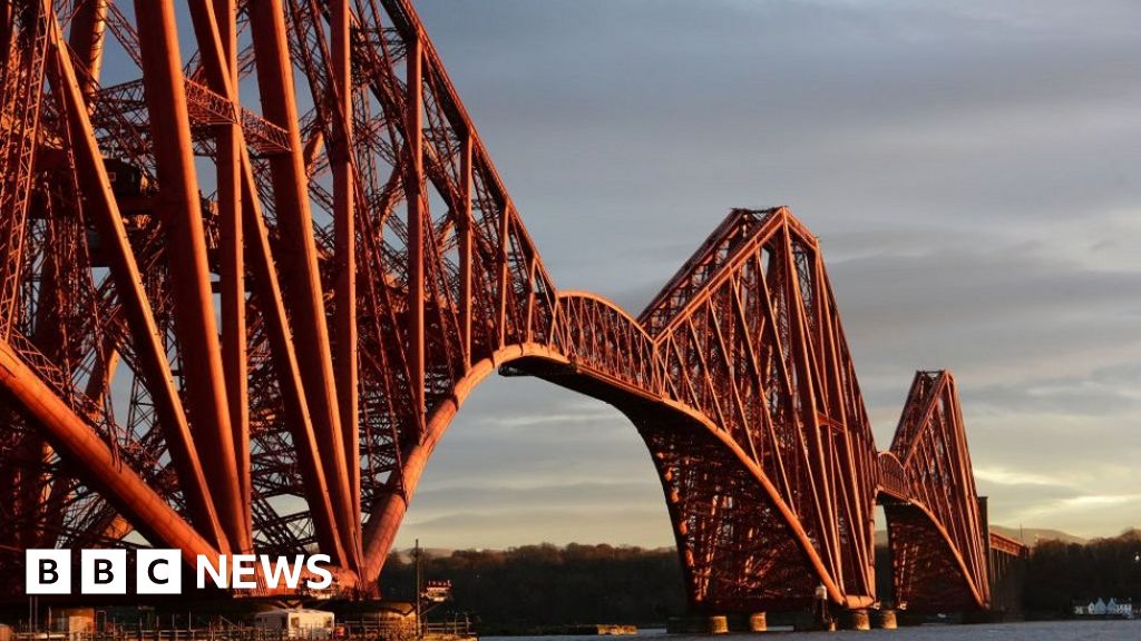 Visitors to be able to climb Forth Bridge - BBC News