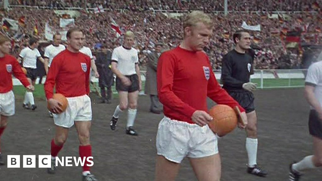 Bobby Moore sets up two of England 1966 World Cup goals - BBC News
