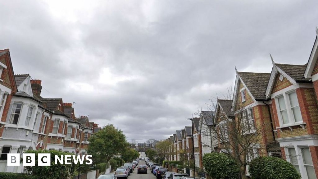 Man charged after Met officer survives two stab attempts during arrest