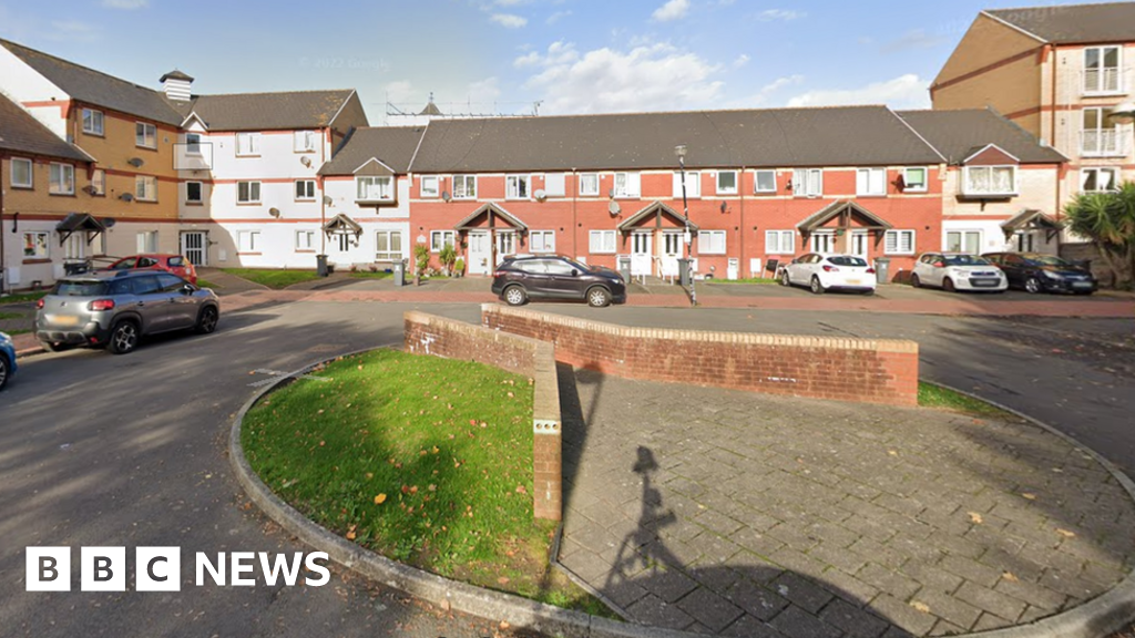 Butetown: Police extend dispersal order after stabbing