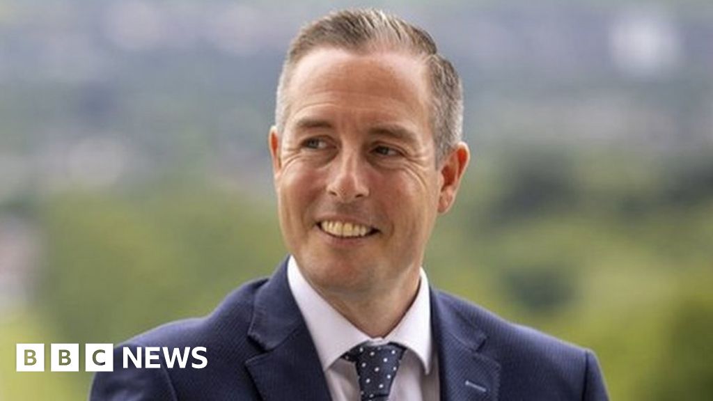 School uniforms: Education minister to consult on price cap - BBC News