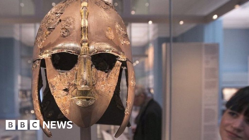 Sutton Hoo: Photos of 1939 excavation digitised - BBC News