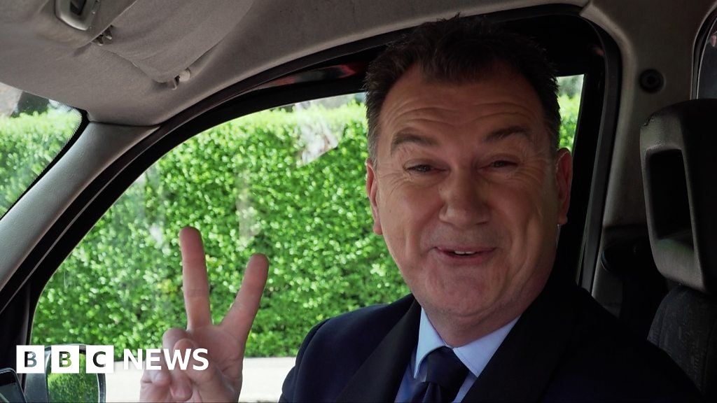 Royal wedding: Singing London cabbie's plan for the big day - BBC News