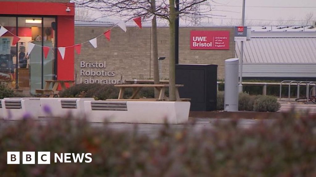 UWE Bristol students 'sought help' before deaths - BBC News