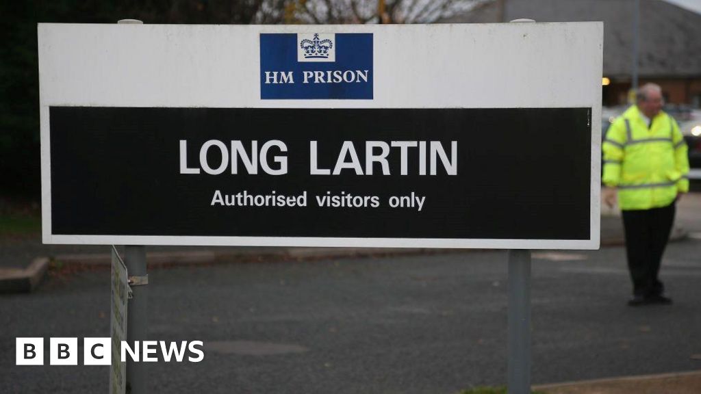 Three inmates sentenced over Worcestershire prison mutiny - BBC News