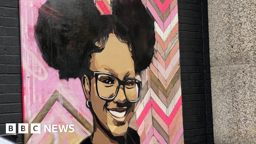 Croydon: Elianne Andam mural unveiled one year on from stabbing - BBC News
