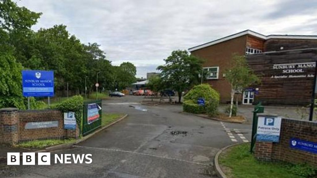 Sunbury: School rated 'inadequate' for allowing ‘racist banter’ - BBC News
