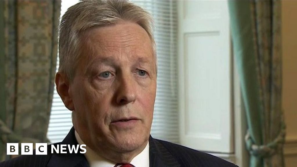 Peter Robinson says IRA report 'not surprising' - BBC News