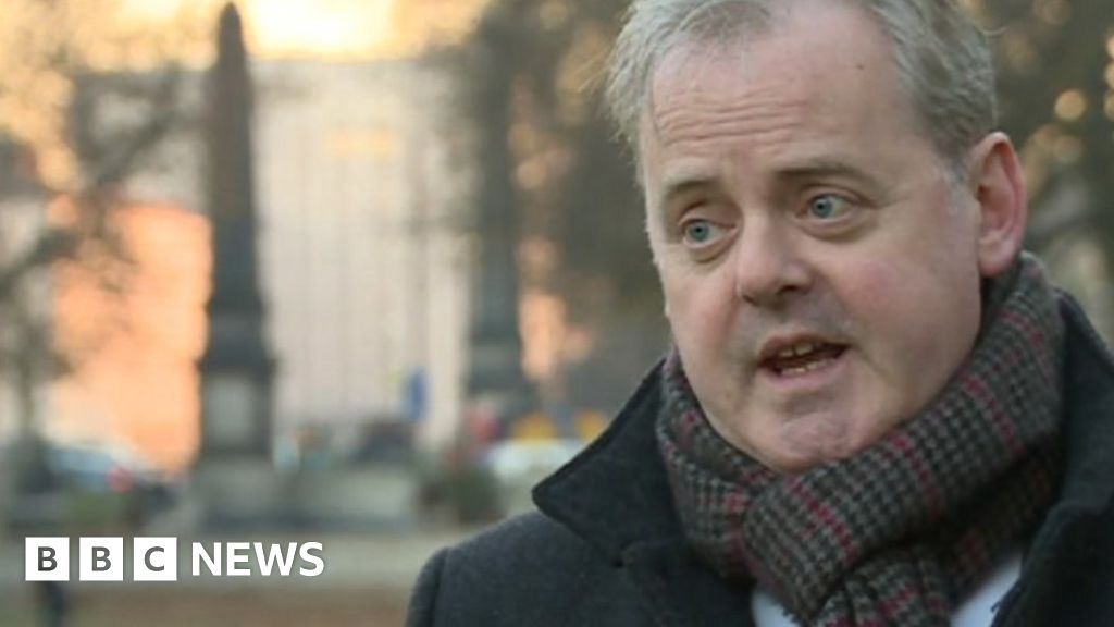 Bank closures warning by Tory minister Guto Bebb - BBC News