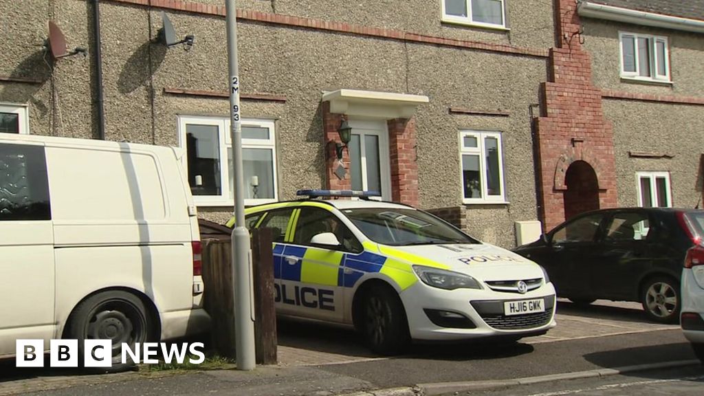 Dorchester: Murder arrests as man dies three weeks after assault