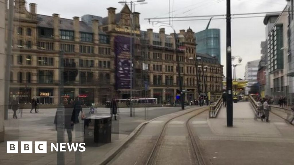£165m Manchester tram line opens - BBC News
