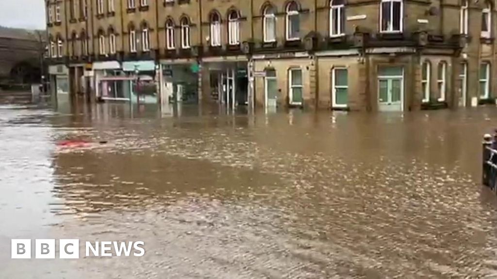 Sowerby Bridge in Calderdale hit by Storm Ciara floods - BBC News