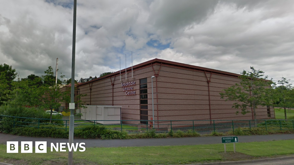 Hawick swimming pool reopens after CO2 issues - BBC News