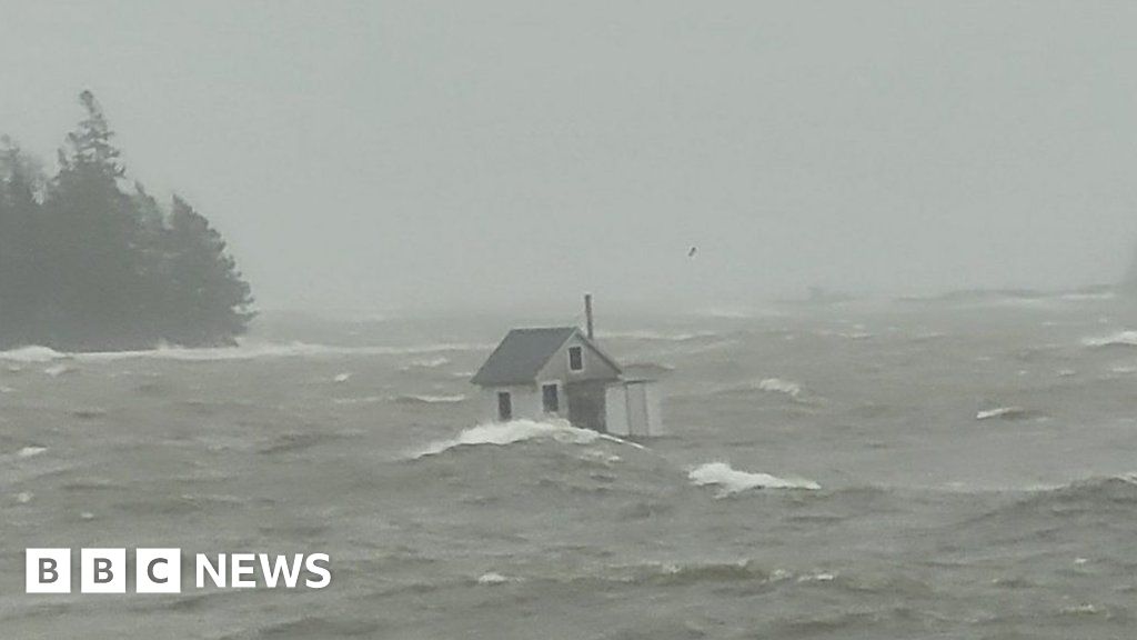 Video shows cabin floating away during US storm - BBC News