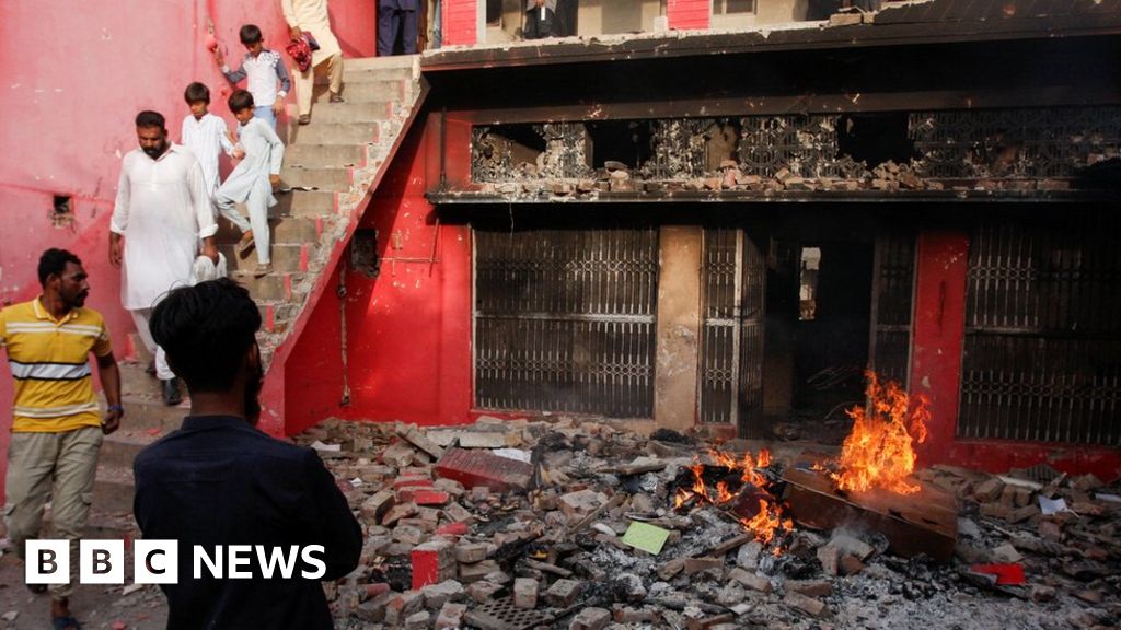 Pakistan Mob Burns Churches Over Blasphemy Claims