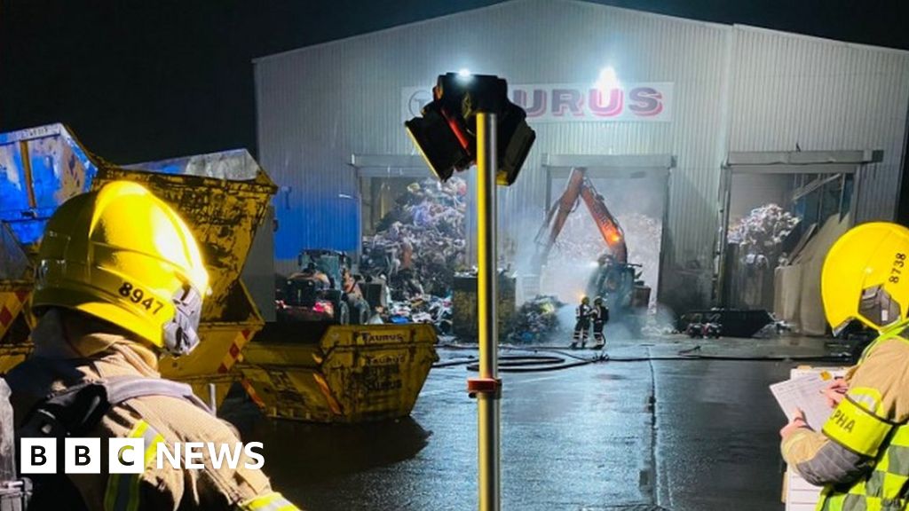 Fire crews tackle 20-tonne rubbish blaze at recycling centre - BBC News