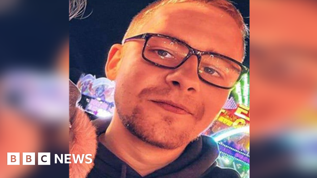 Hull stabbing victim named as five more are charged - BBC News