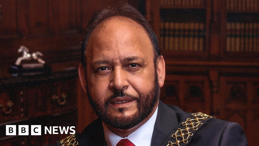 Abid Hussain: Council 'shock' at ex-Mayor's Covid-19 death
