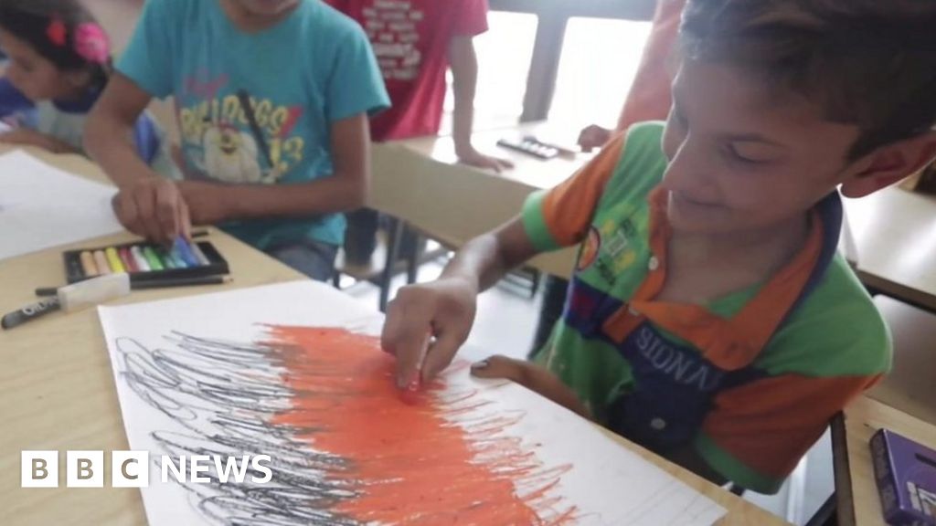 The children drawing Syrian war memories - BBC News