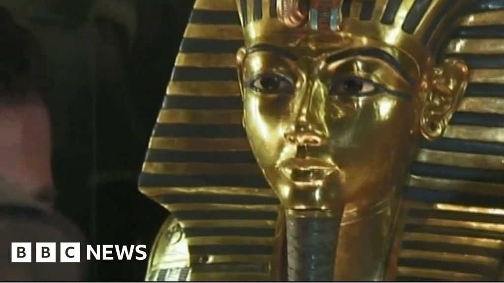 Tutankhamun's beard to be restored after burial mask damage - BBC News