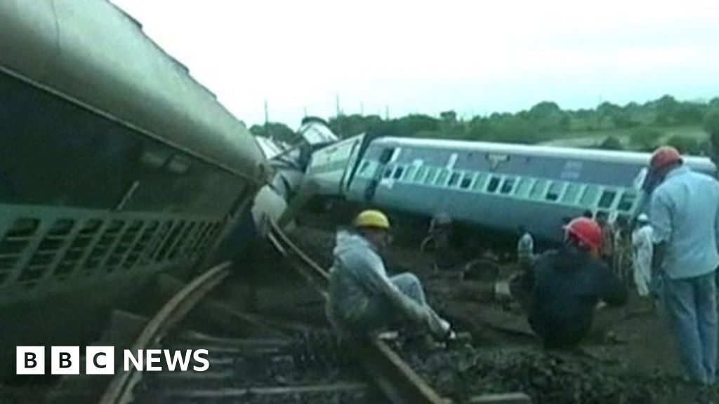 India trains derailed on flooded bridge - BBC News