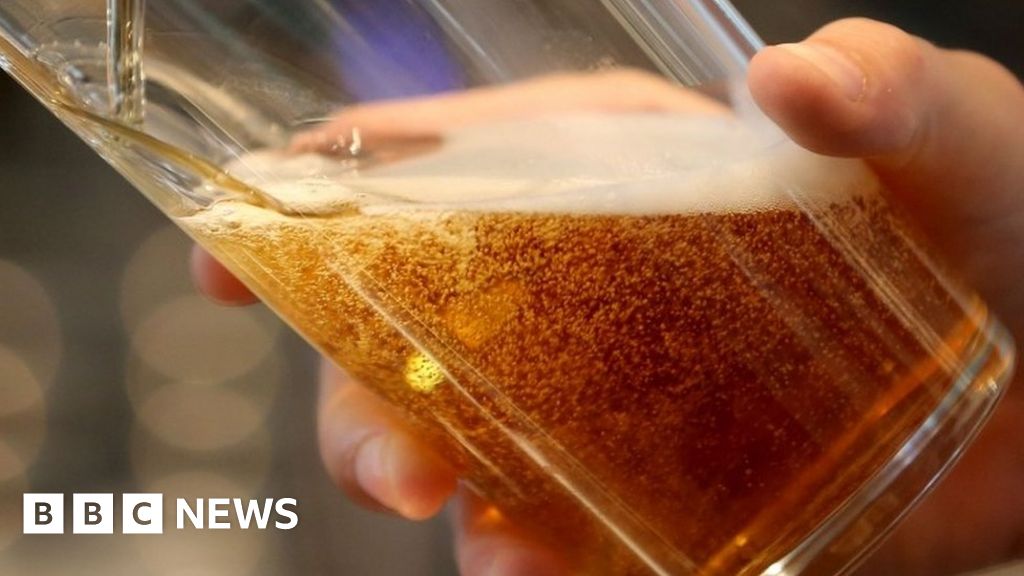 Budget 2017: Pubs urge Hammond to cut beer duty