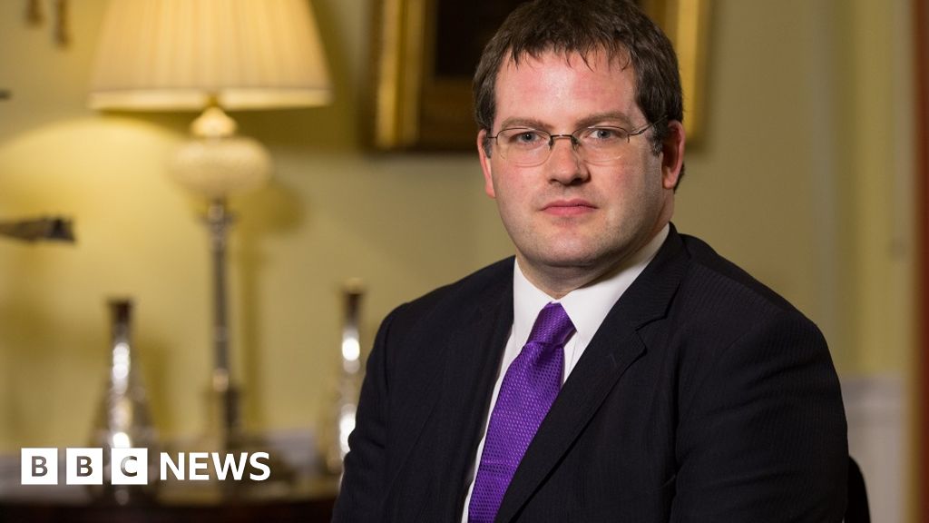 Former minister Mark McDonald to 'change behaviour' - BBC News