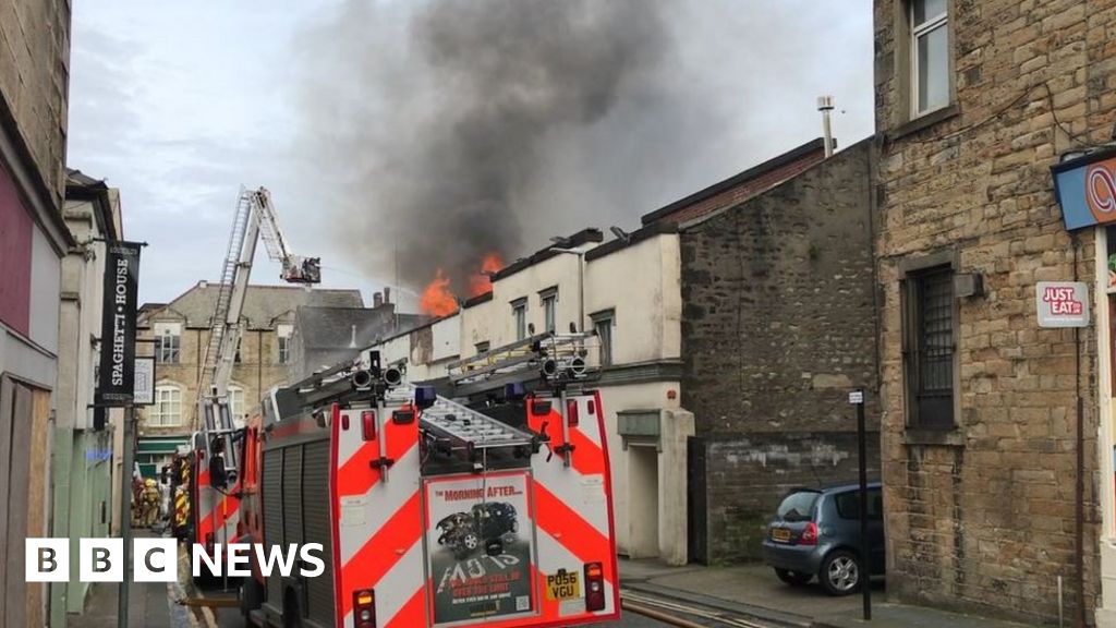 Fire breaks out at Lancaster city-centre printers - BBC News