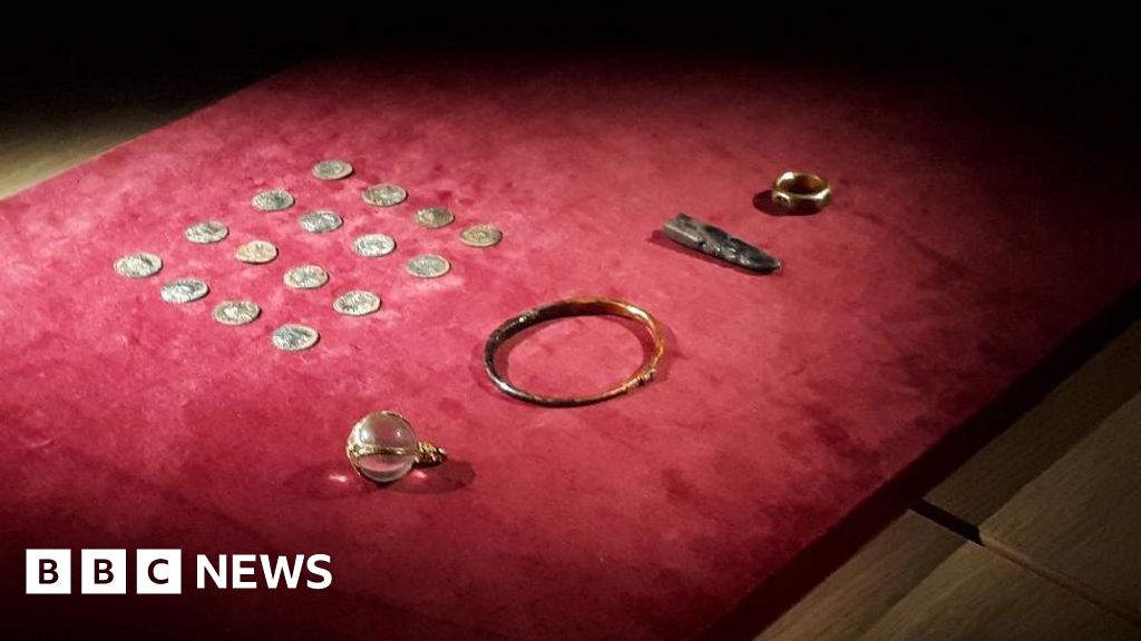 Herefordshire Hoard to be loaned to Viking museum - BBC News