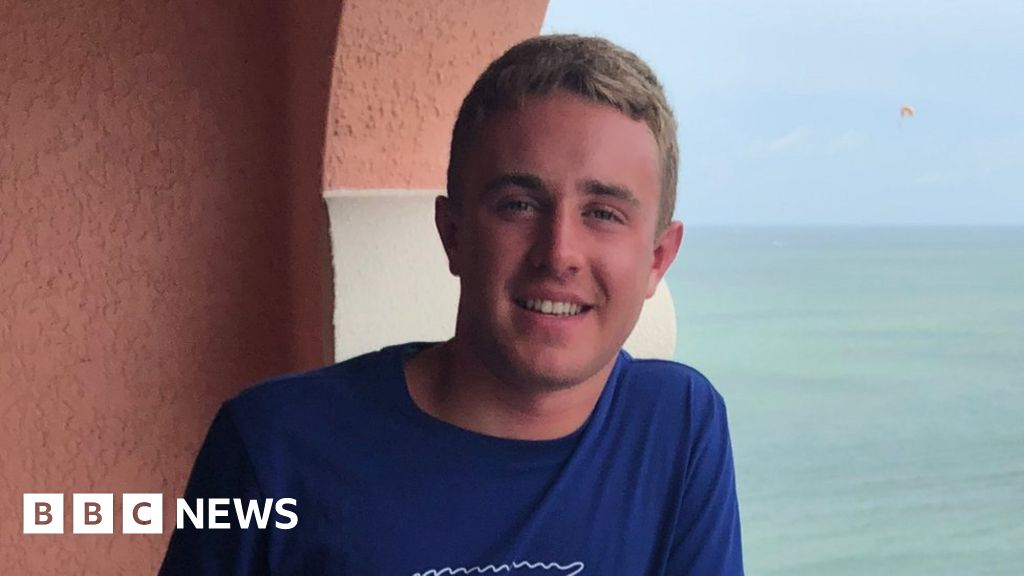 Families call for more action on 'missing men' - BBC News