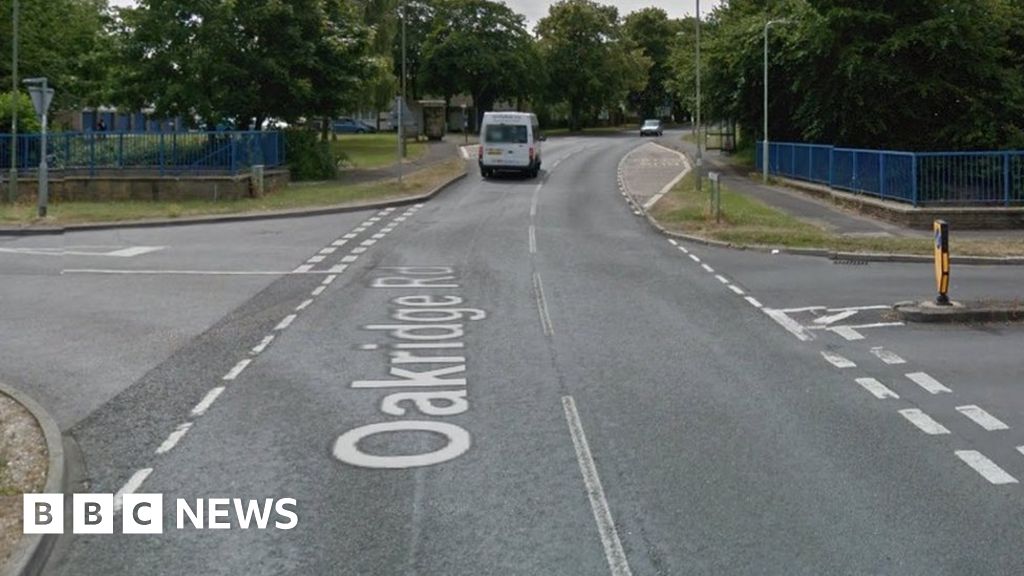 Motorcyclist dies in Basingstoke road crash - BBC News
