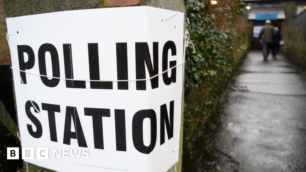 Political parties resume general election campaign - BBC News