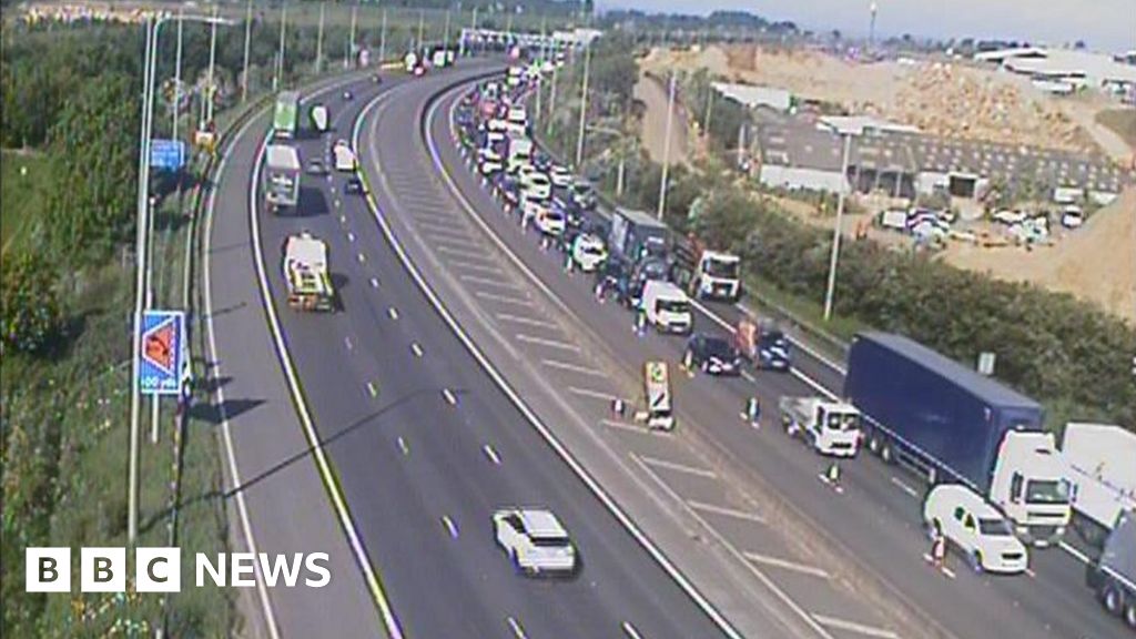 M62 crash: Road reopens after lorry and truck collide - BBC News