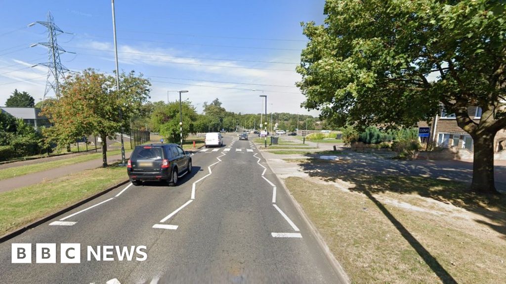 Dunstable Police appeal for witnesses to fatal Dunstable crash - BBC News