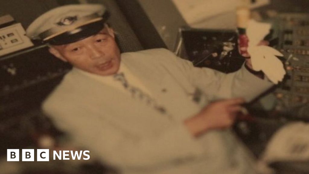 Tokyo sarin attack: Recalling doomsday cult's deadly assault - BBC News