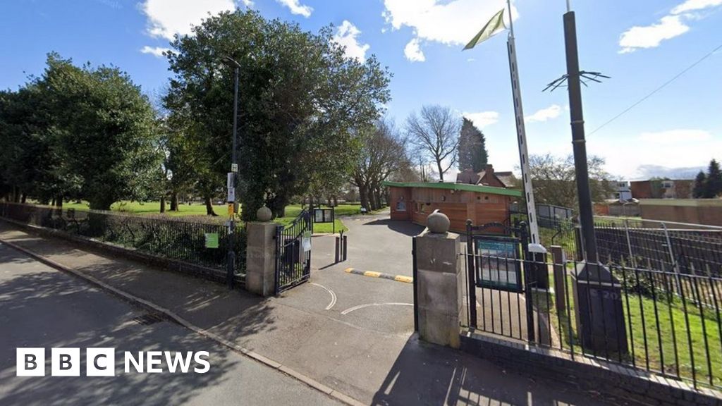 Machete fight in Walsall park sees three men hospitalised - BBC News