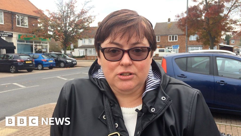 Dan Poulter: Constituents on MP's job as doctor - BBC News