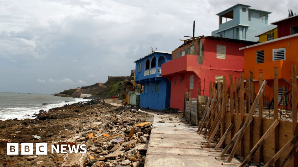 Storms complicate Puerto Rico's debt problems - BBC News