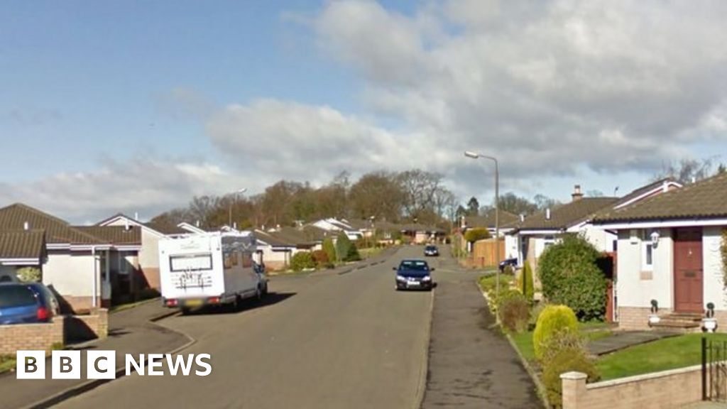 Police appeal after 24-year-old woman raped in Alloa - BBC News