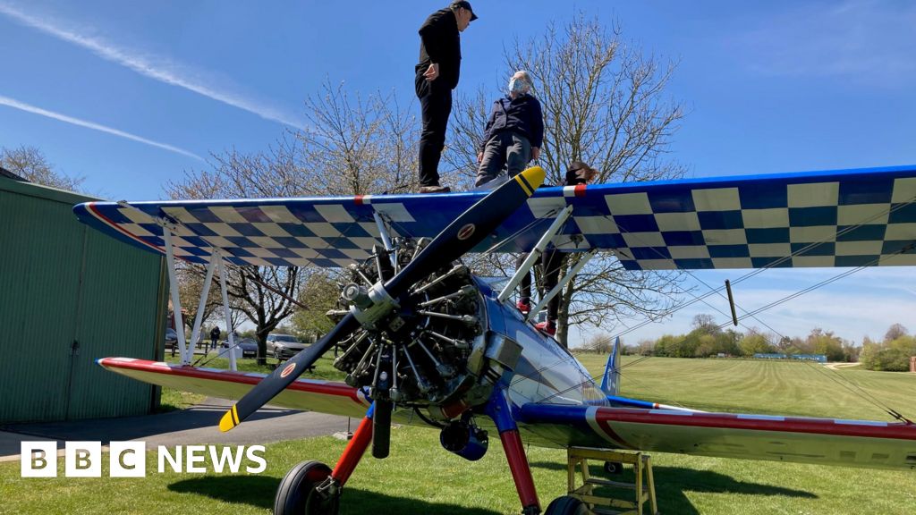 Nonagenarian great-grandmother takes on wing walk - BBC News