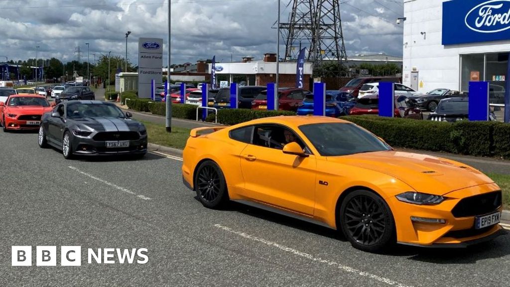 Ford and Mustang car fans rally for terminal cancer treatment