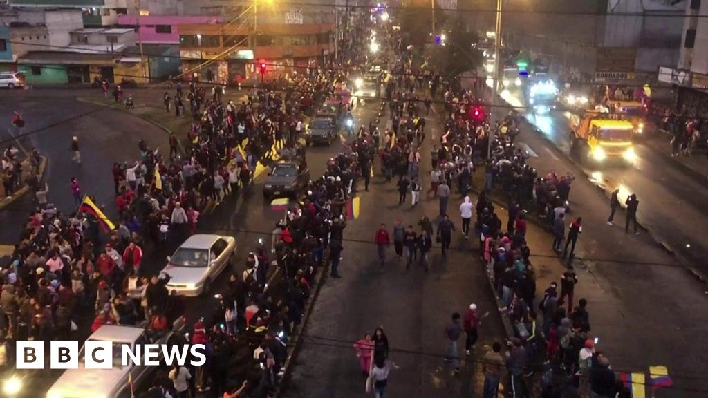 Ecuador protests: Quito in chaos amid unrest over fuel - BBC News