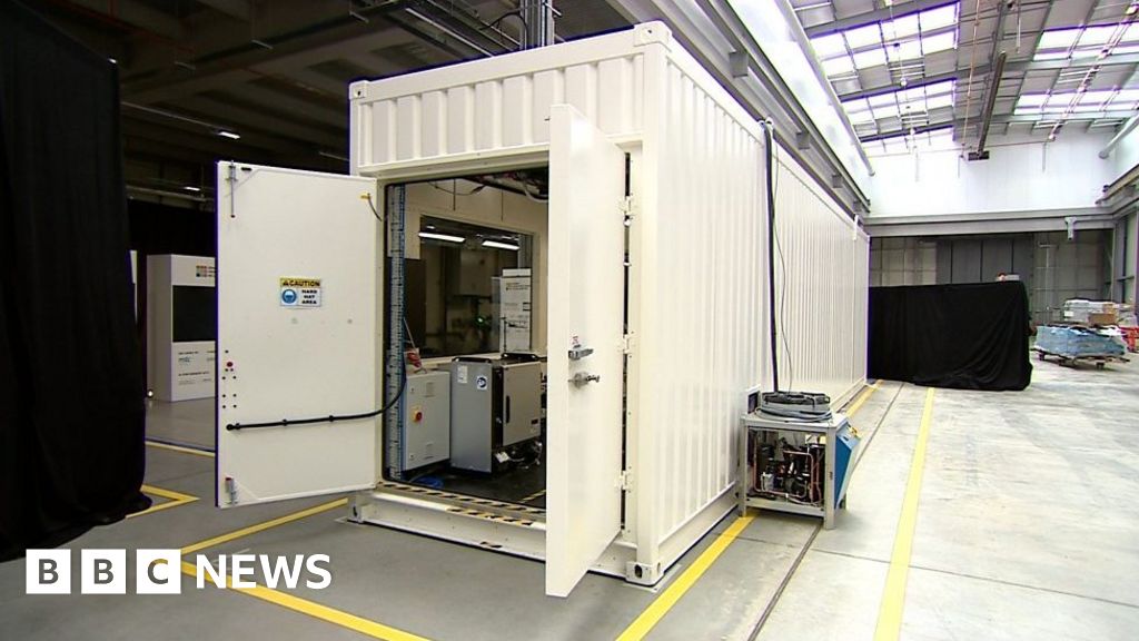 Coventry manufacturing technology creates micro factory - BBC News