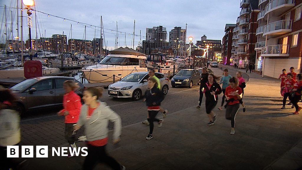 Ipswich joggers on 'good deed' runs