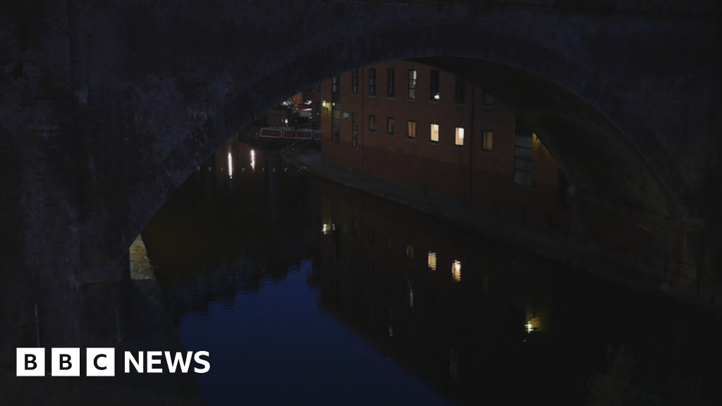 Manchester Pusher: Does a serial killer haunt the city's canals? - BBC News